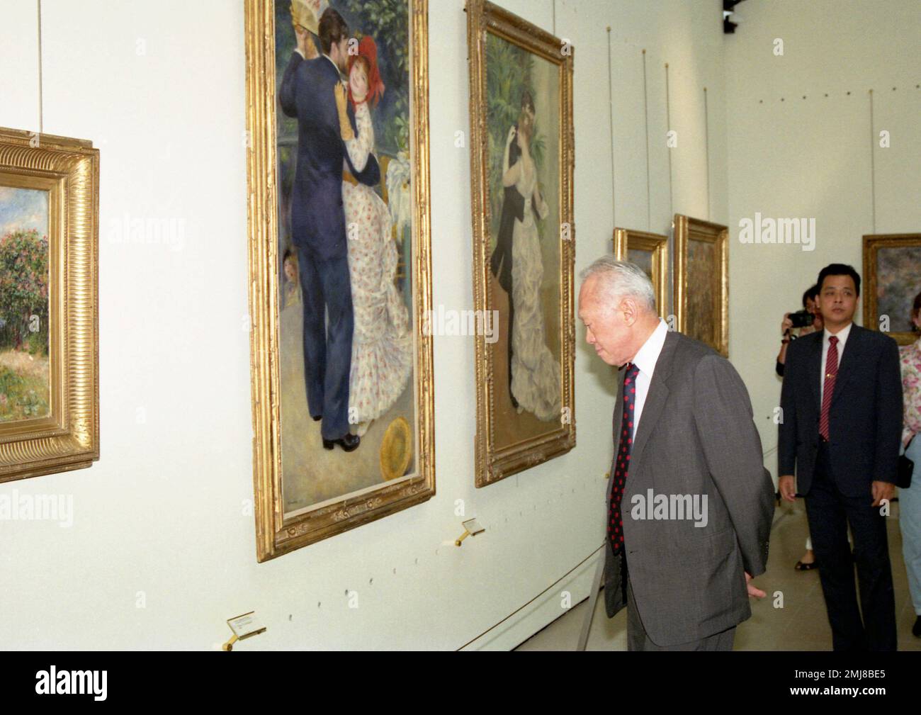 Lee Kuan Yew, Prime Minister of Singapore, visits the MusÃ©e d'Orsay ...