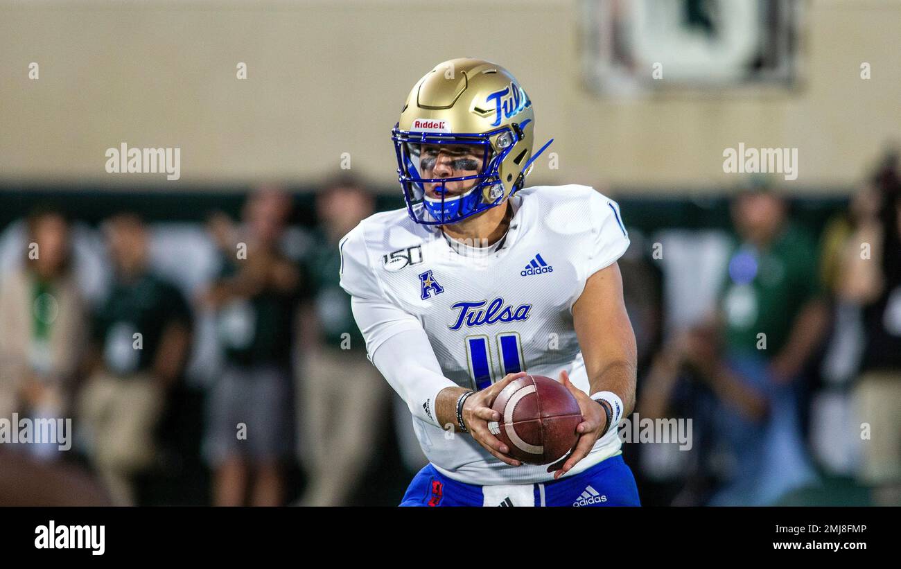 Tulsa quarterback Zach Smith (11) handles the ball after a snap during ...