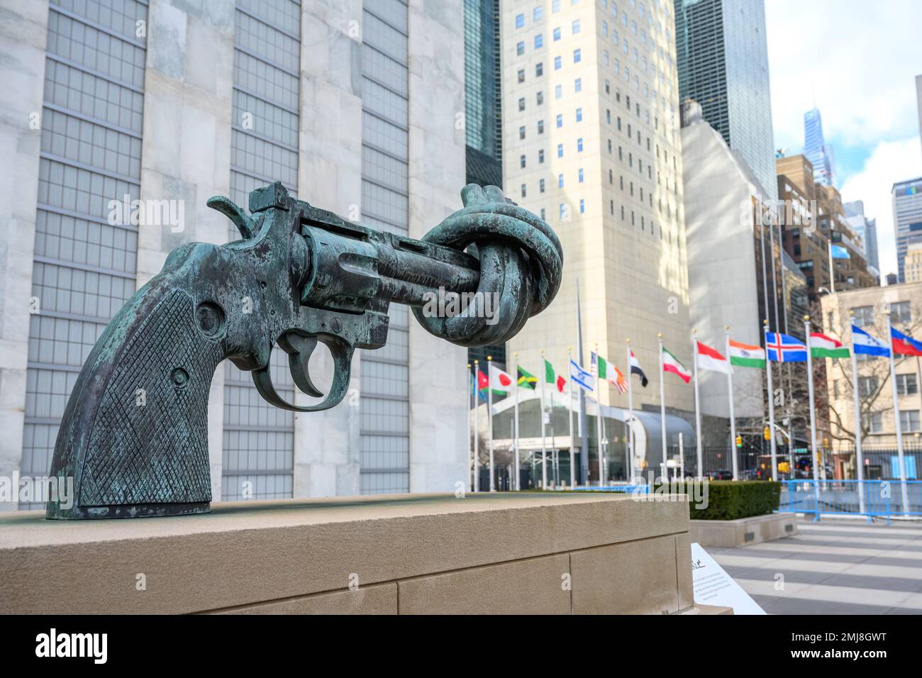 New York, USA. 27th Jan, 2023. The sculpture "Non-Violence ...
