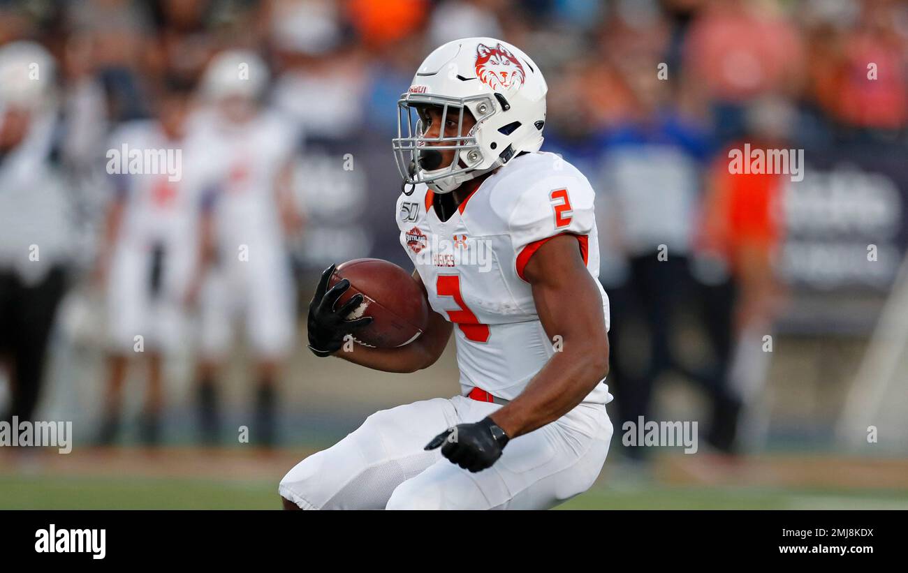 Houston Baptist running back Ean Beek carries during the first half of ...