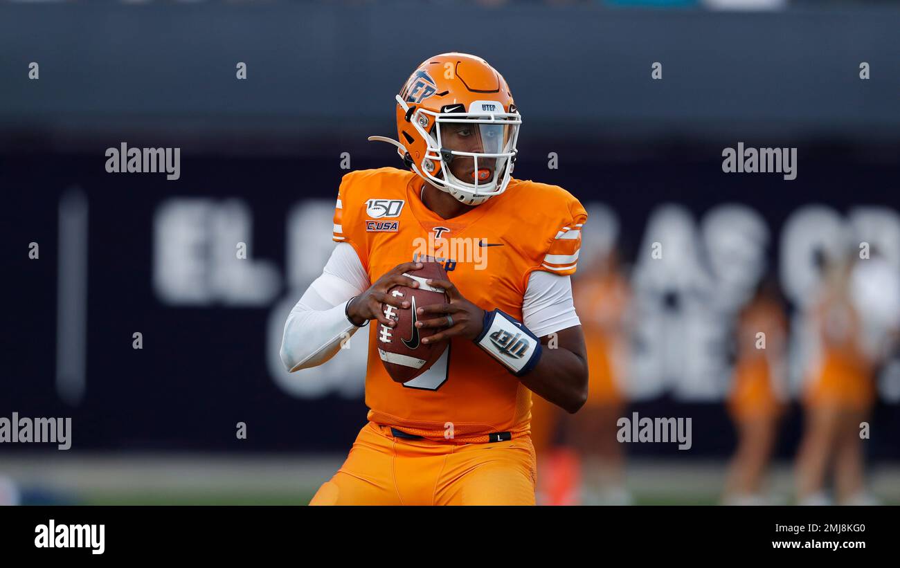 UTEP quarterback Brandon Jones searches for a receiver during the first ...
