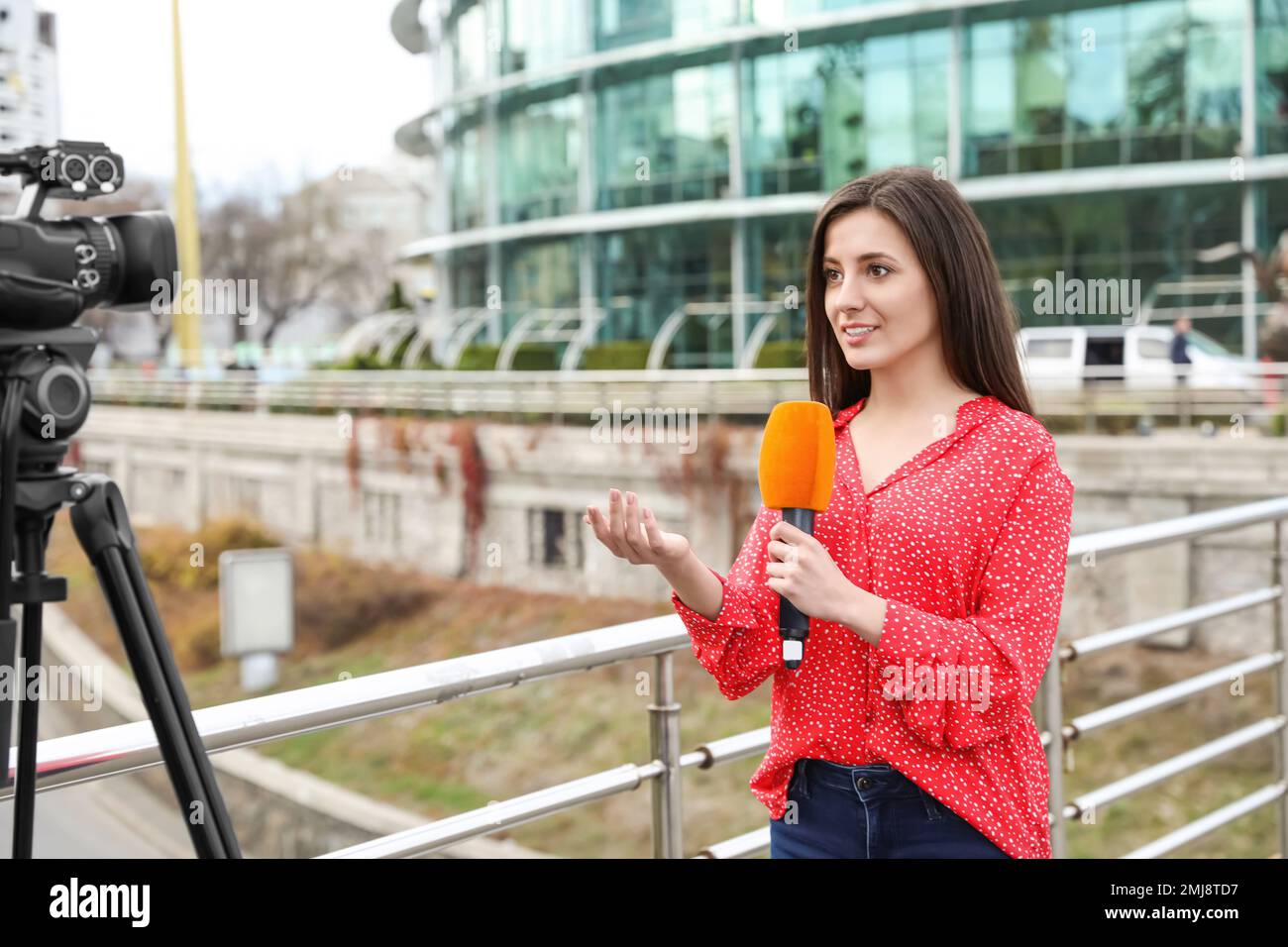 Media announcer outdoors hi-res stock photography and images - Alamy