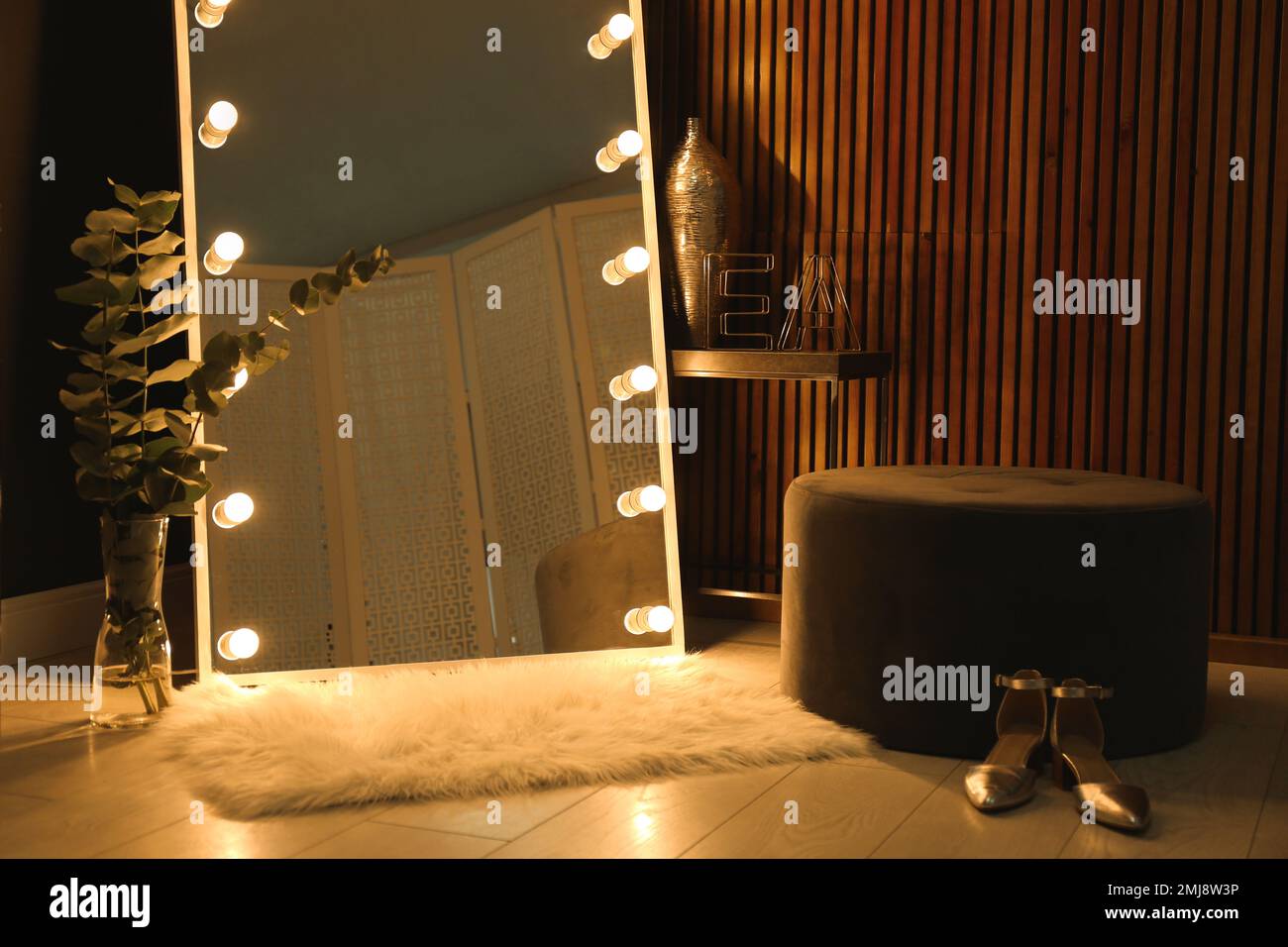 Dark room vintage mirror light hi-res stock photography and images - Alamy