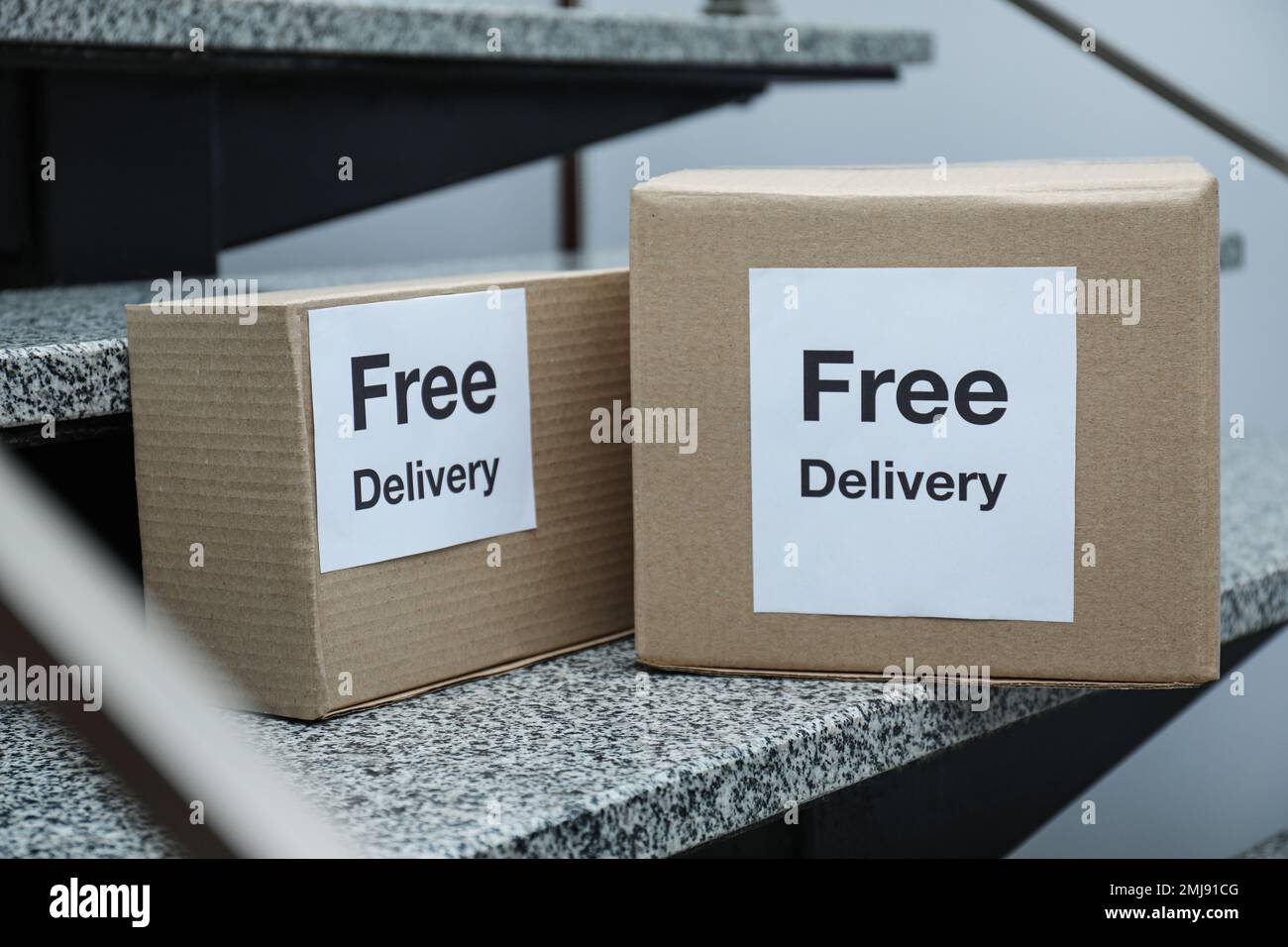 Free home delivery label hi-res stock photography and images - Alamy
