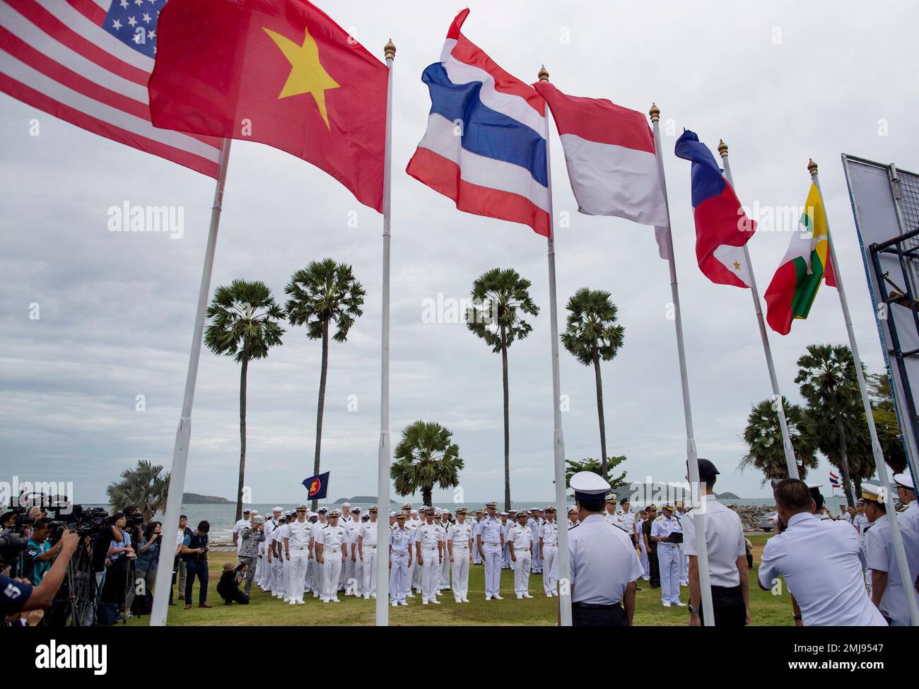 Officers of the U.S. Navy and maritime forces of Association of ...