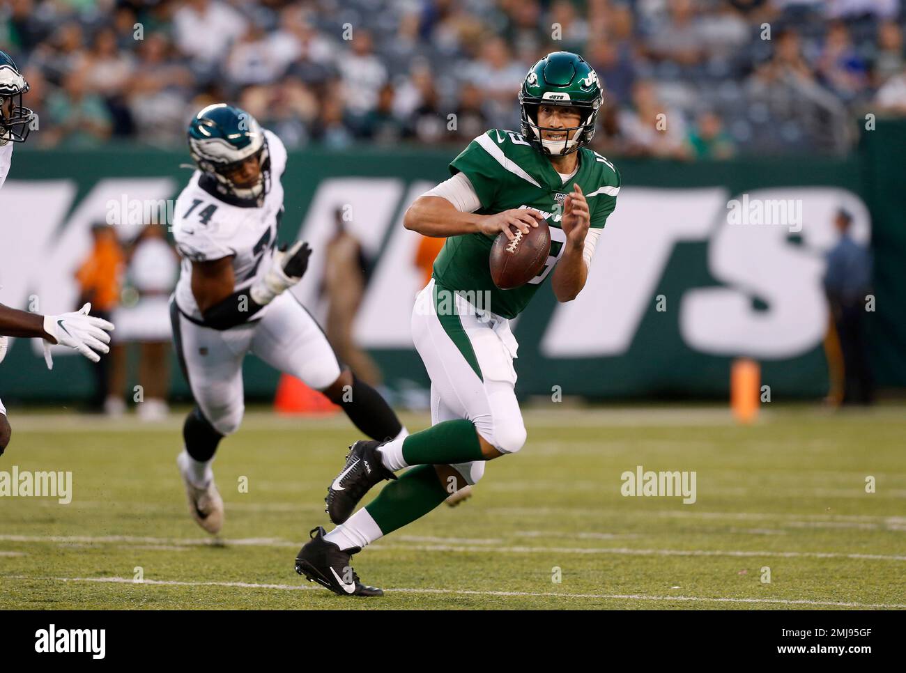 New York Jets quarterback Trevor Siemian scrambles against Philadelphia ...
