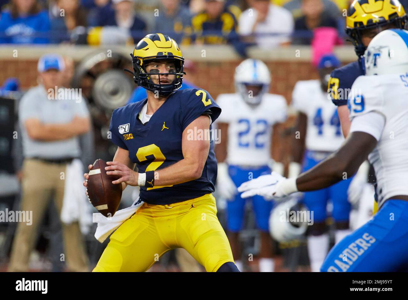 Michigan quarterback Shea Patterson (2) passes during an NCAA football ...
