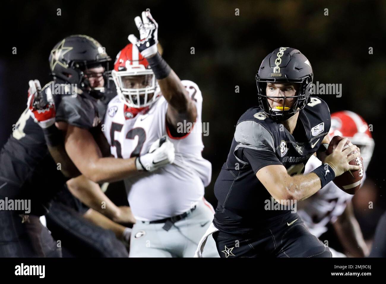Vanderbilt quarterback Riley Neal (6) scrambles away from Georgia ...