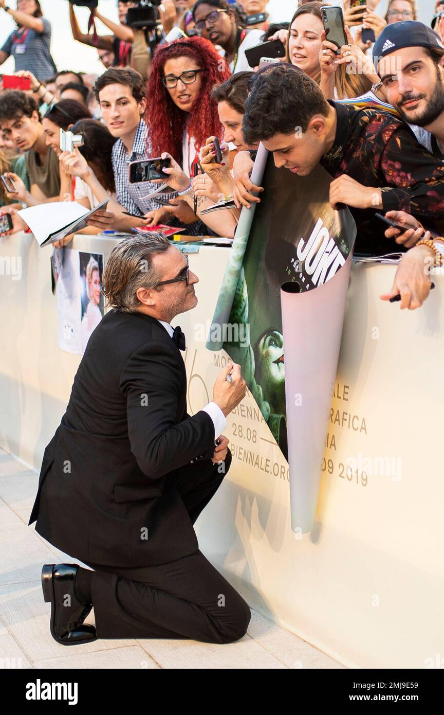 Actor Joaquin Phoenix signs autographs upon arrival at the premiere of ...