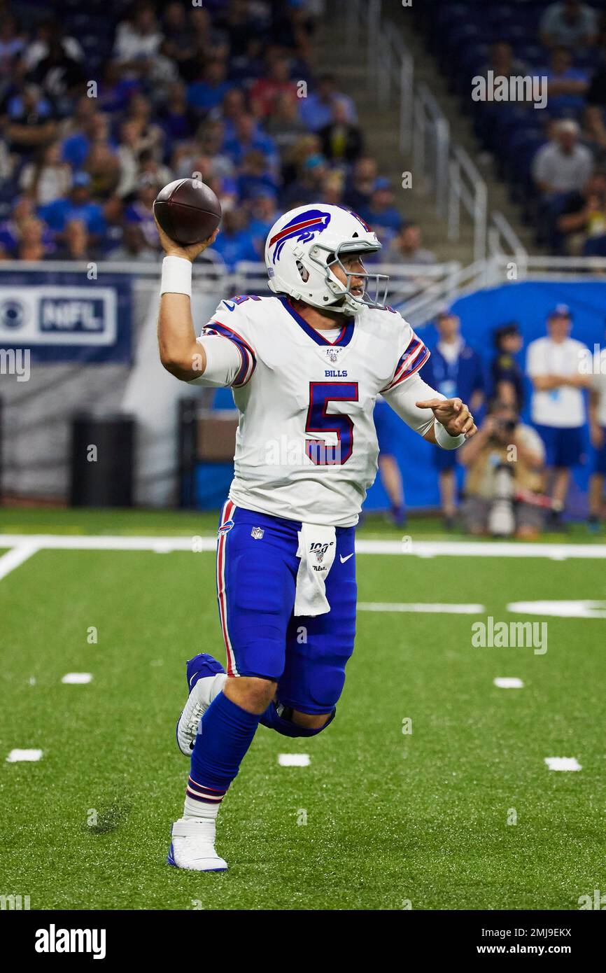 Buffalo Bills quarterback Matt Barkley (5) rolls out to throw against ...