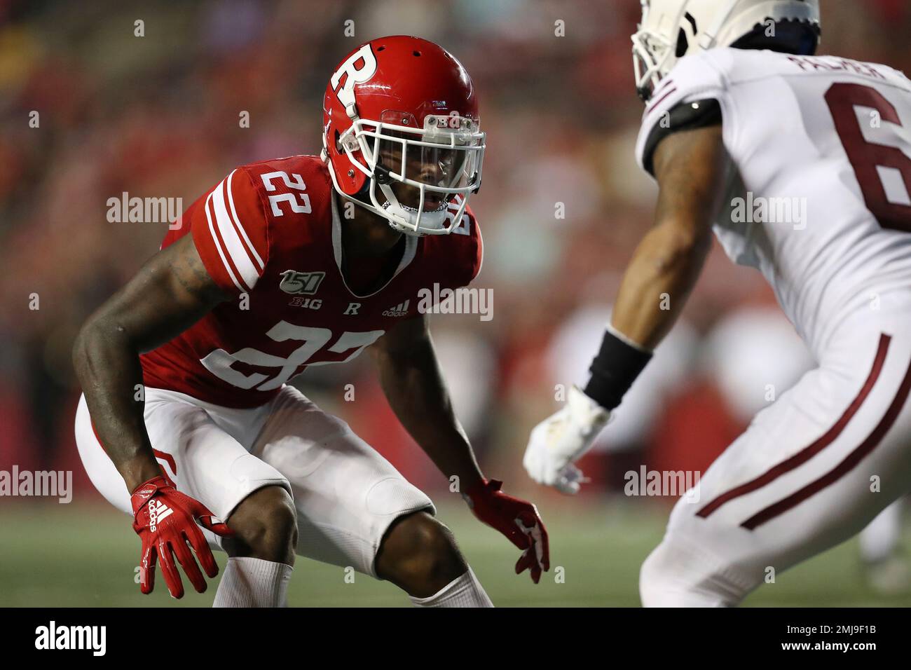 Rutgers Scarlet Knights defensive back Damon Hayes (22) covers ...