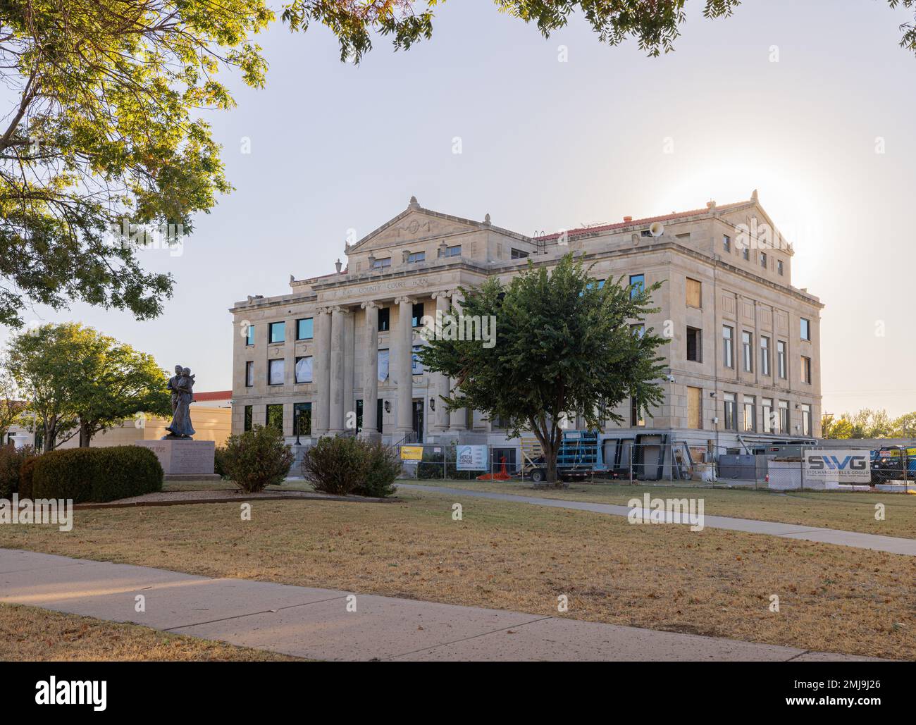 Newkirk, Oklahoma, USA - October 18, 2022: The Kay County Courthouse ...