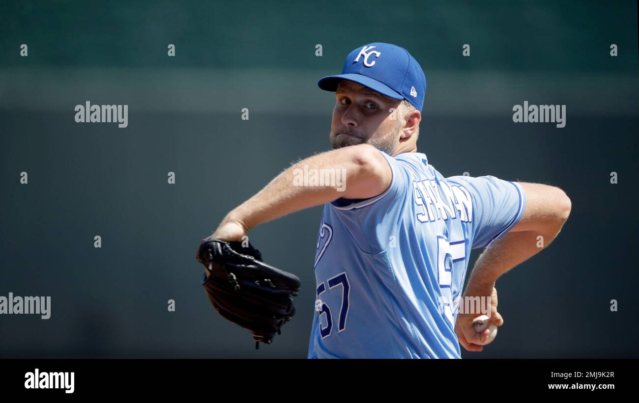 Kansas City Royals starting pitcher Glenn Sparkman throws during the ...