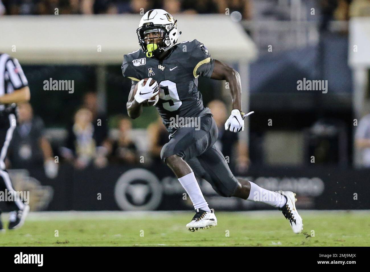 Central Florida running back Adrian Killins Jr. (9) runs the ball ...