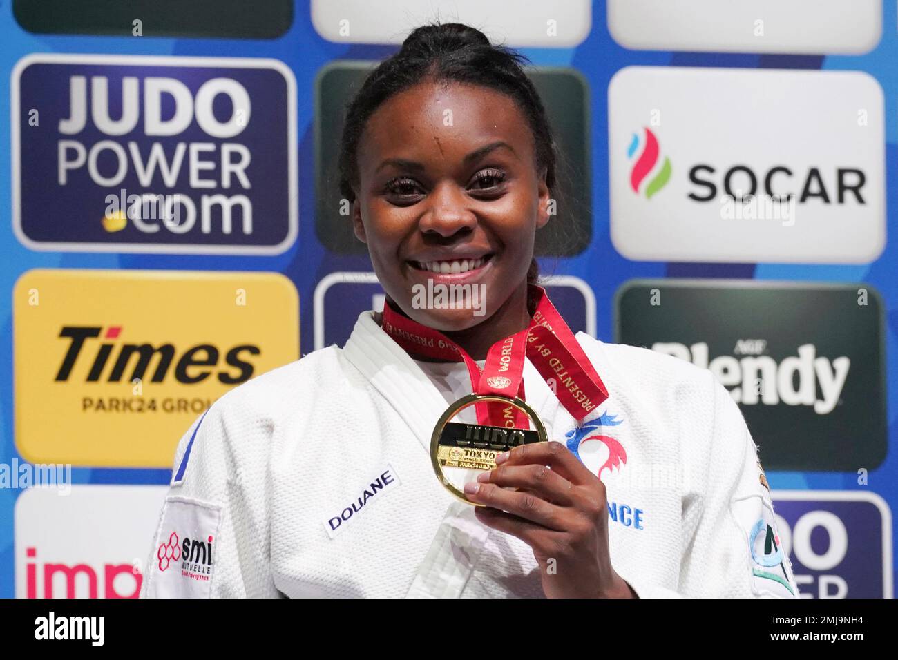 Madeleine Malonga of France poses with her gold medal for a photo ...