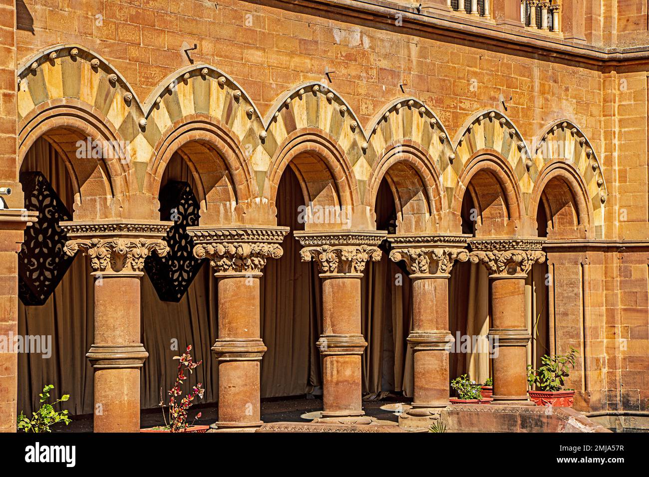 Beautiful Arches of windows and doors at Parag Mahal in Bhuj ...