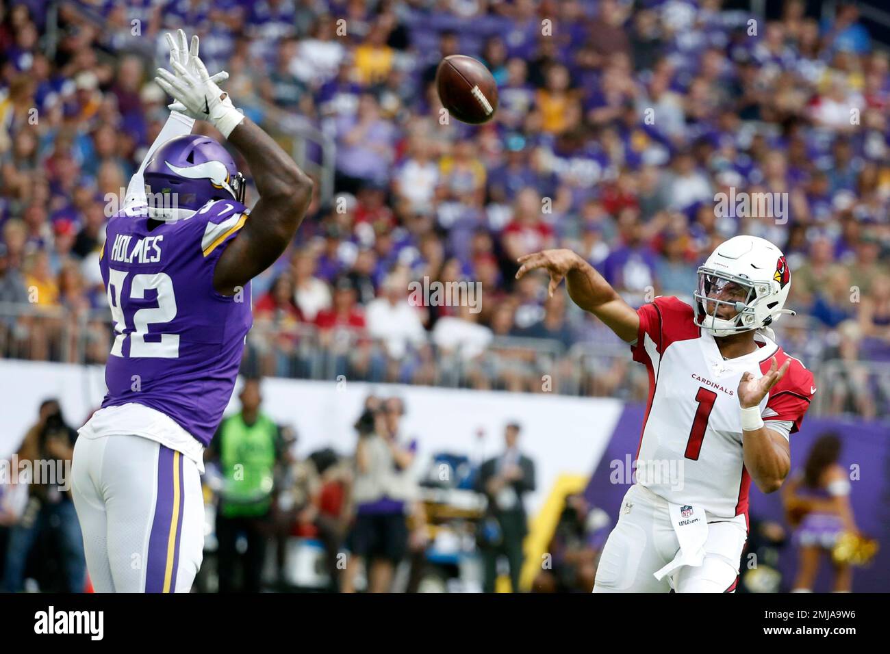 Arizona Cardinals quarterback Kyler Murray (1) throws a pass over ...