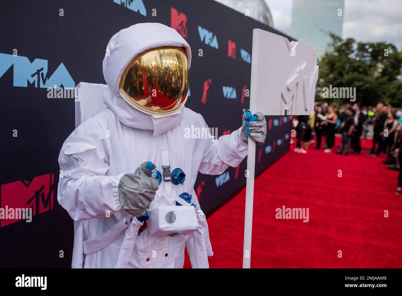 The MTV Moon Man arrives at the MTV Video Music Awards at the ...