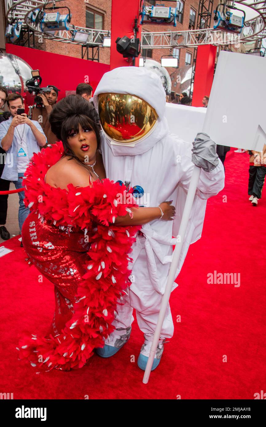 Lizzo, left, and MTV Moon Man arrive at the MTV Video Music Awards at ...