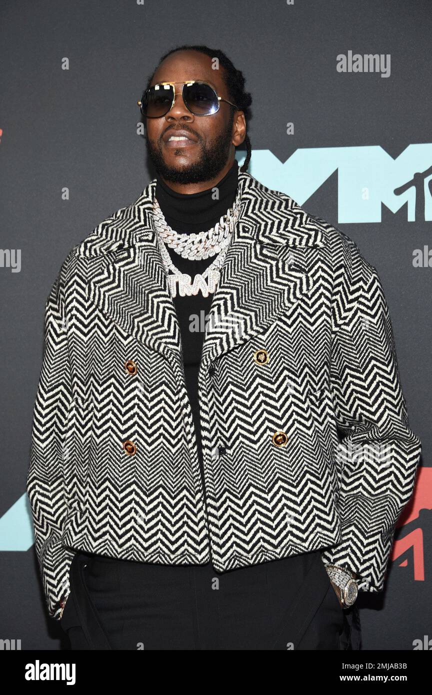 2 Chainz arrives at the MTV Video Music Awards at the Prudential Center ...