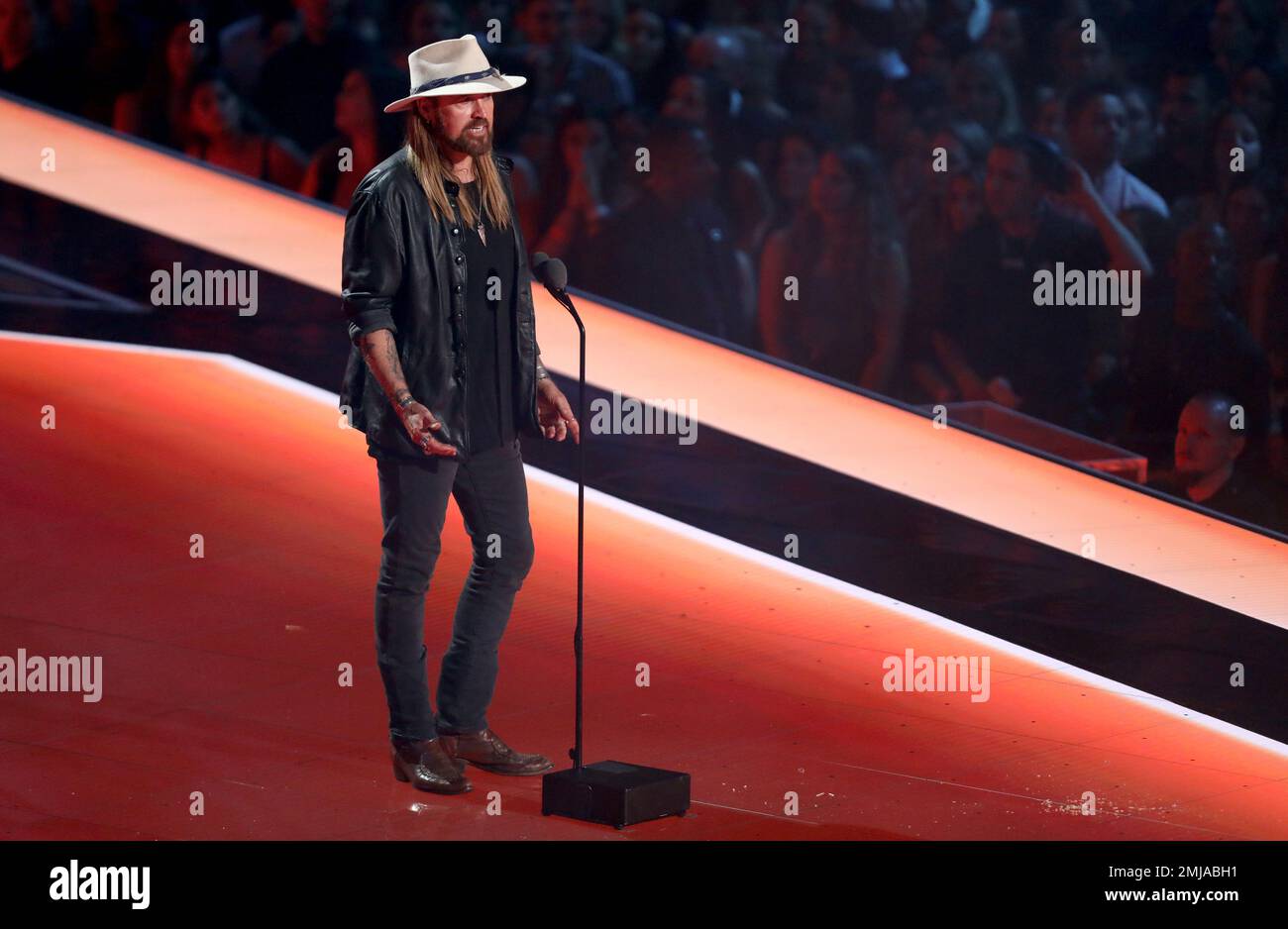 Billy Rae Cyrus introduces a performance at the MTV Video Music Awards ...