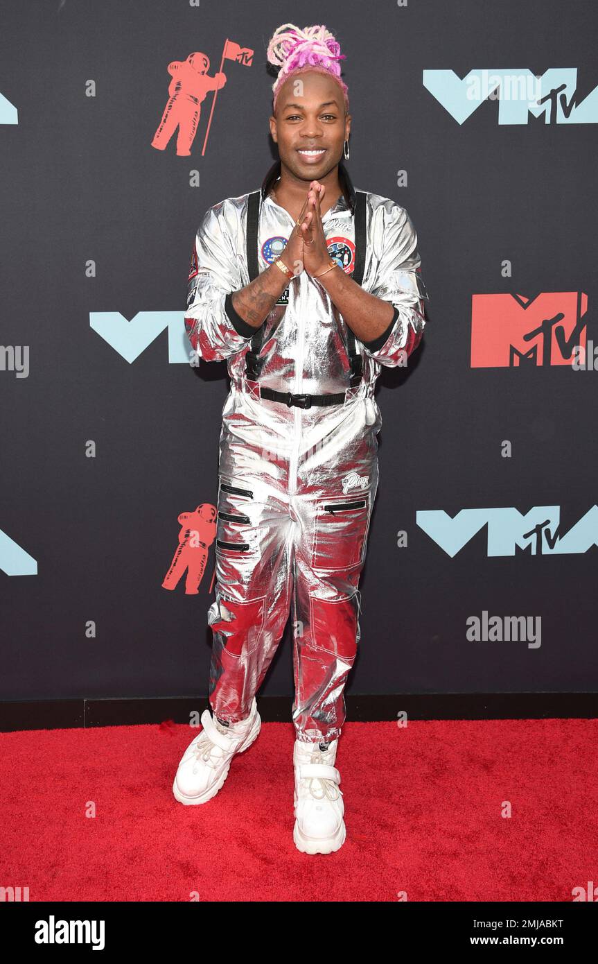 Todrick Hall arrives at the MTV Video Music Awards at the Prudential ...