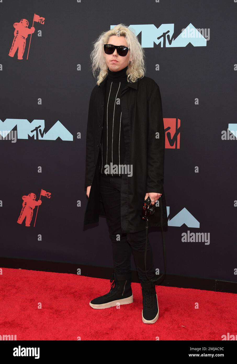 Gibson Hazard arrives at the MTV Video Music Awards at the Prudential ...