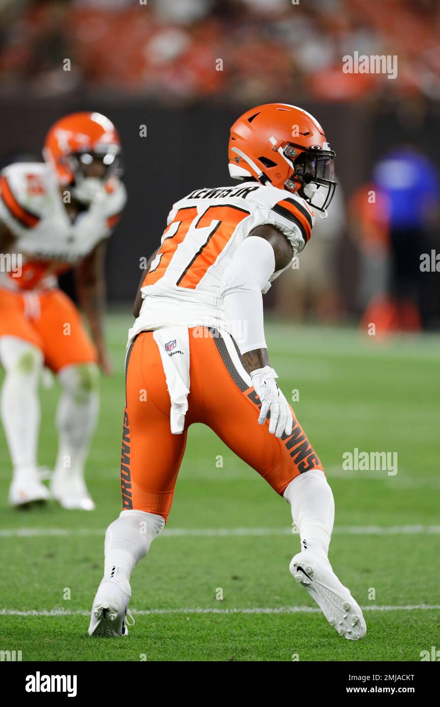 Cleveland Browns cornerback Donnie Lewis (37) plays against the ...