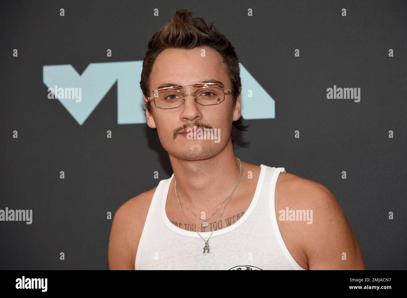 Brandon Thomas Lee arrives at the MTV Video Music Awards at the ...