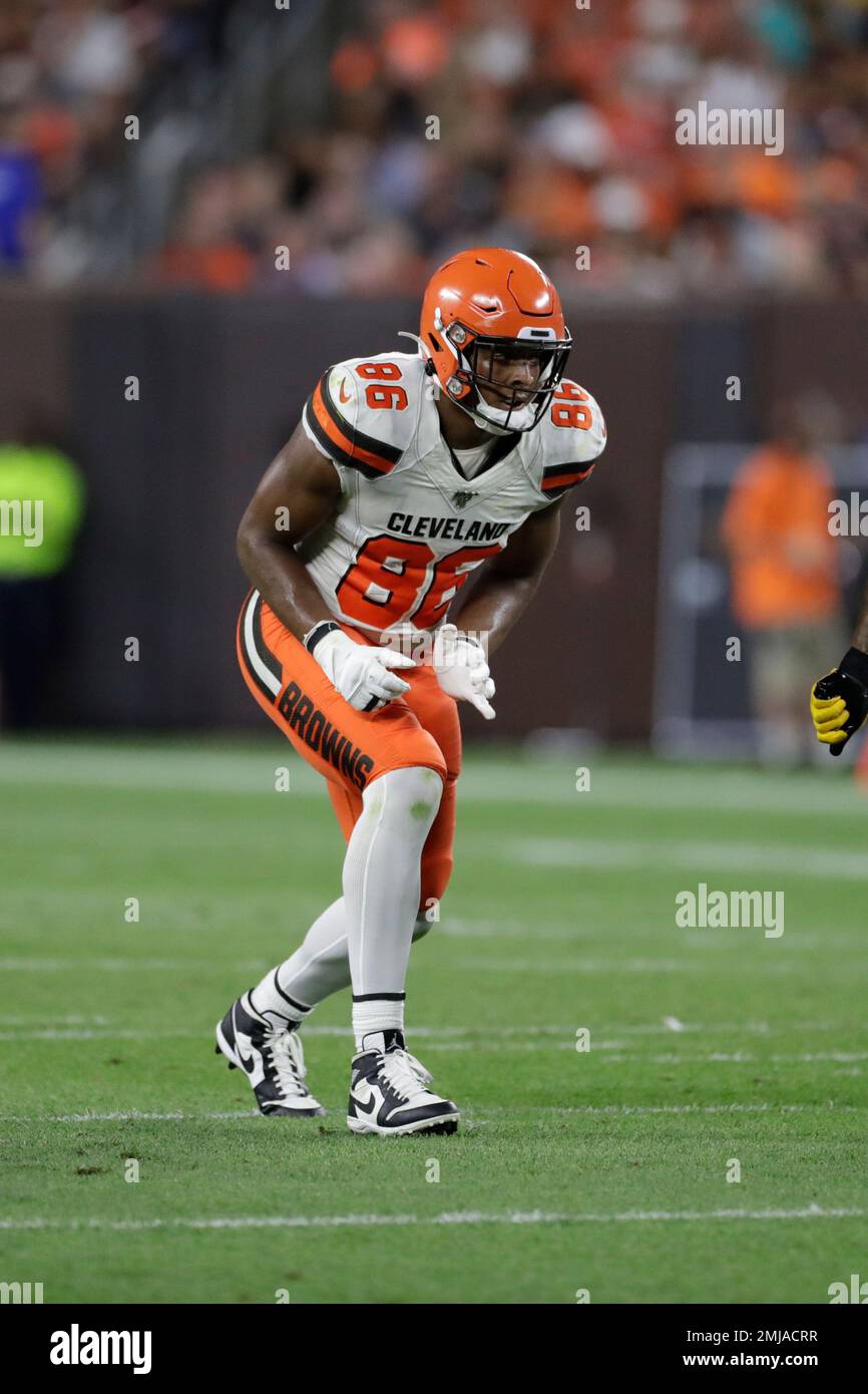 Cleveland Browns tight end Pharaoh Brown (86) plays against the ...