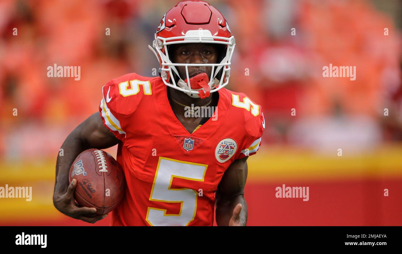 Kansas City Chiefs wide receiver De'Anthony Thomas (5) warms up before ...