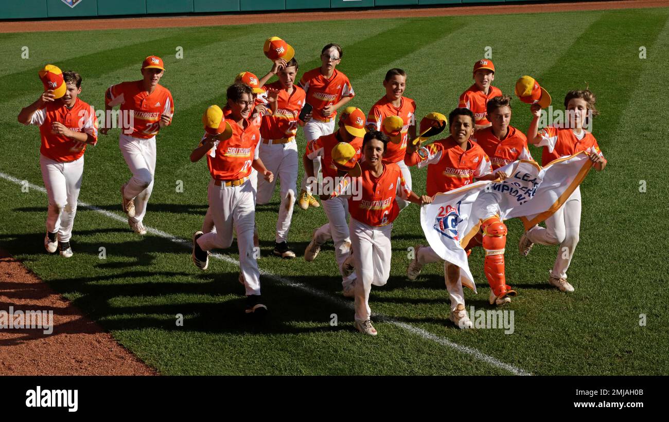 River Ridge, Louisiana takes a victory lap around the field at Lamade ...