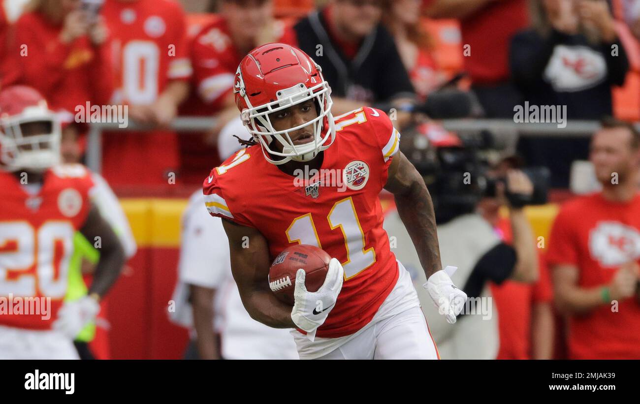 Kansas City Chiefs wide receiver Demarcus Robinson (11) warms up before ...