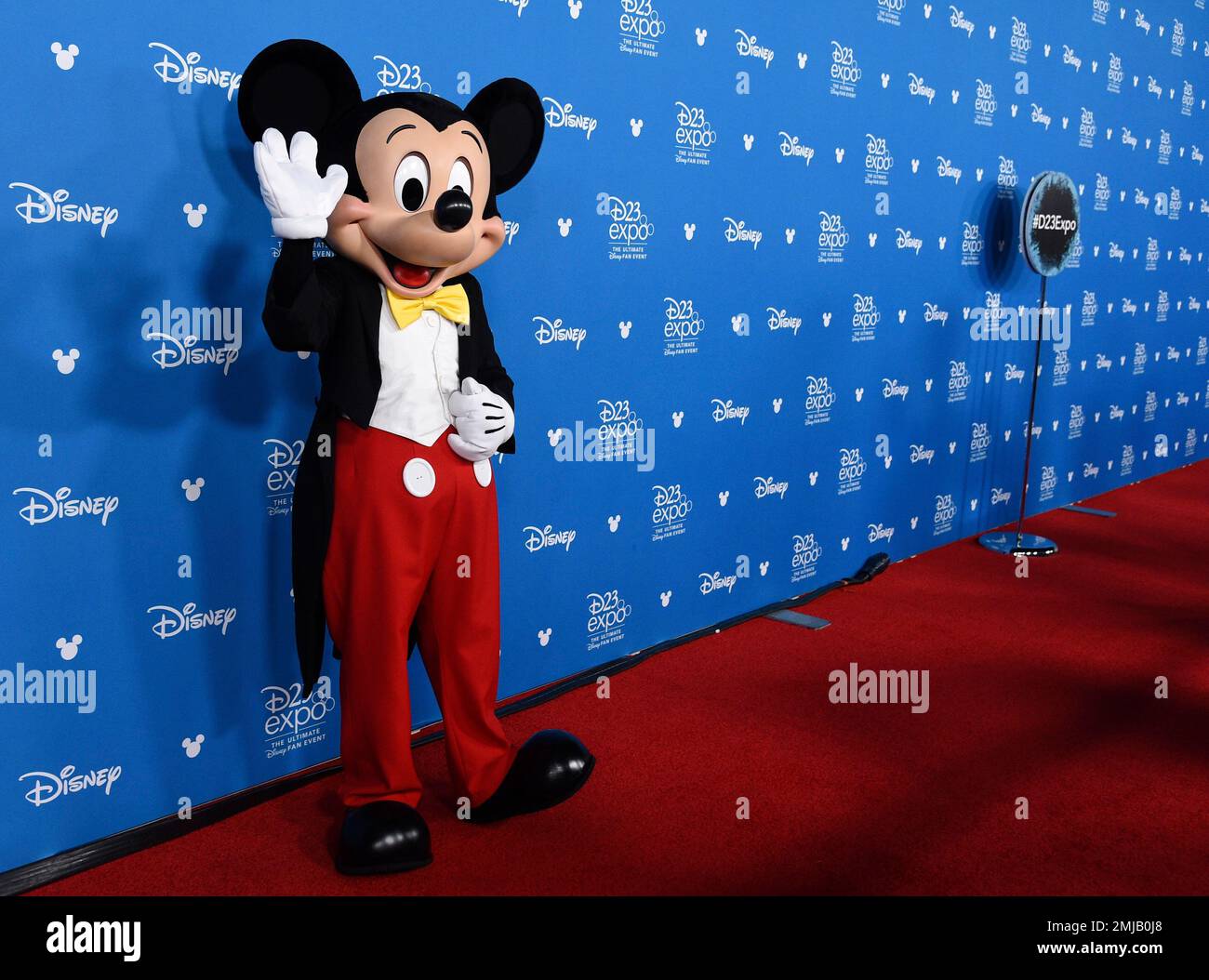 Mickey Mouse waves to members of the media at the Disney Legends press ...