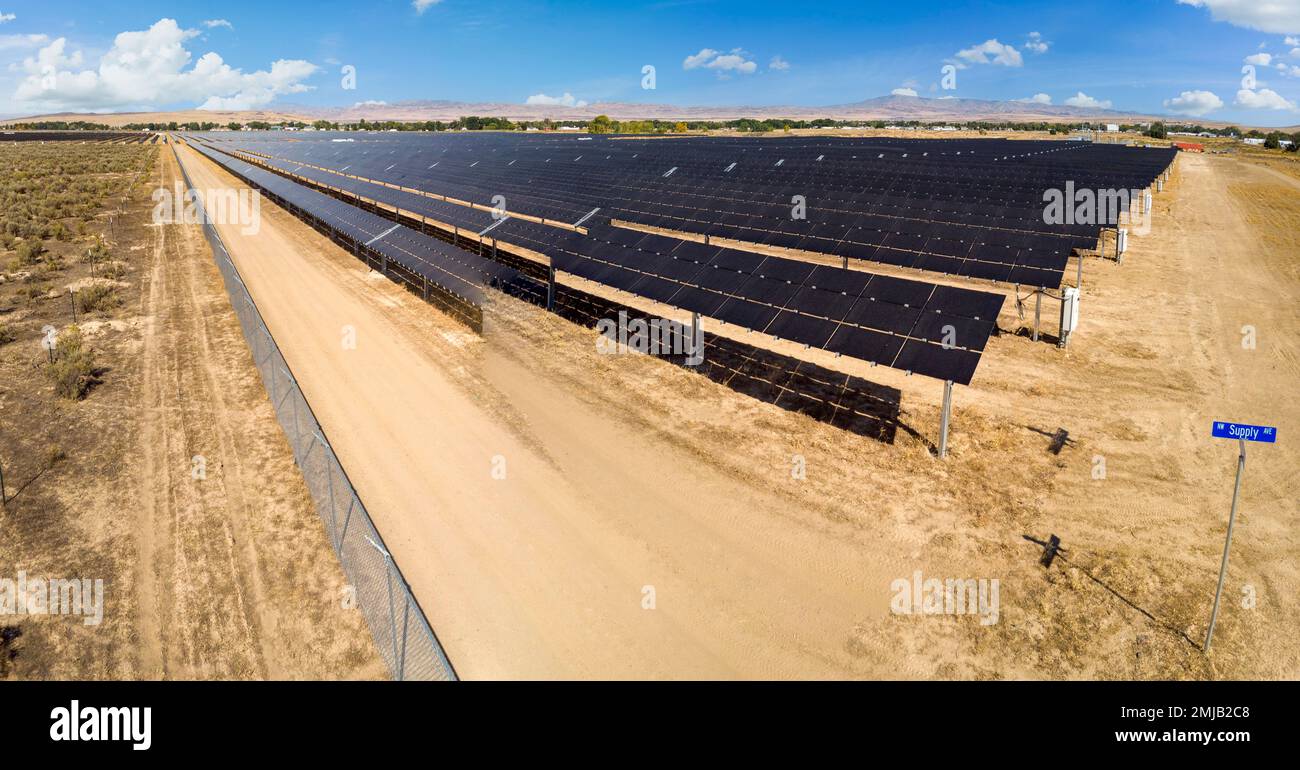 Solar energy array in southern Idaho desert Stock Photo - Alamy