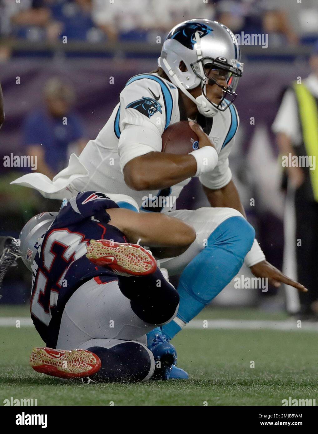 New England Patriots middle linebacker Kyle Van Noy, left, sacks ...