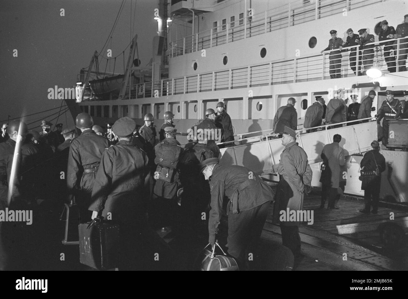 Soldiers dutch new guinea hi-res stock photography and images - Alamy