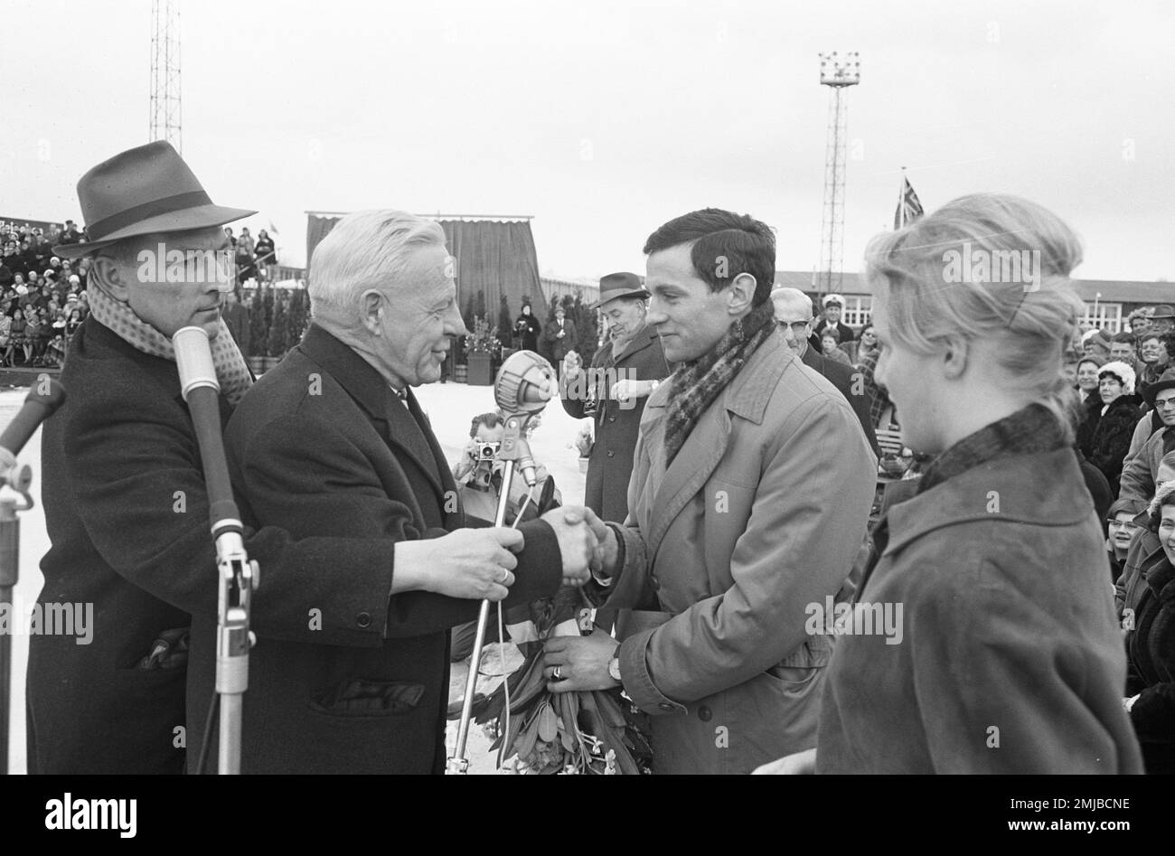 Queen Juliana and princesses at the Jaap Edenbaan ice skating rink for ...