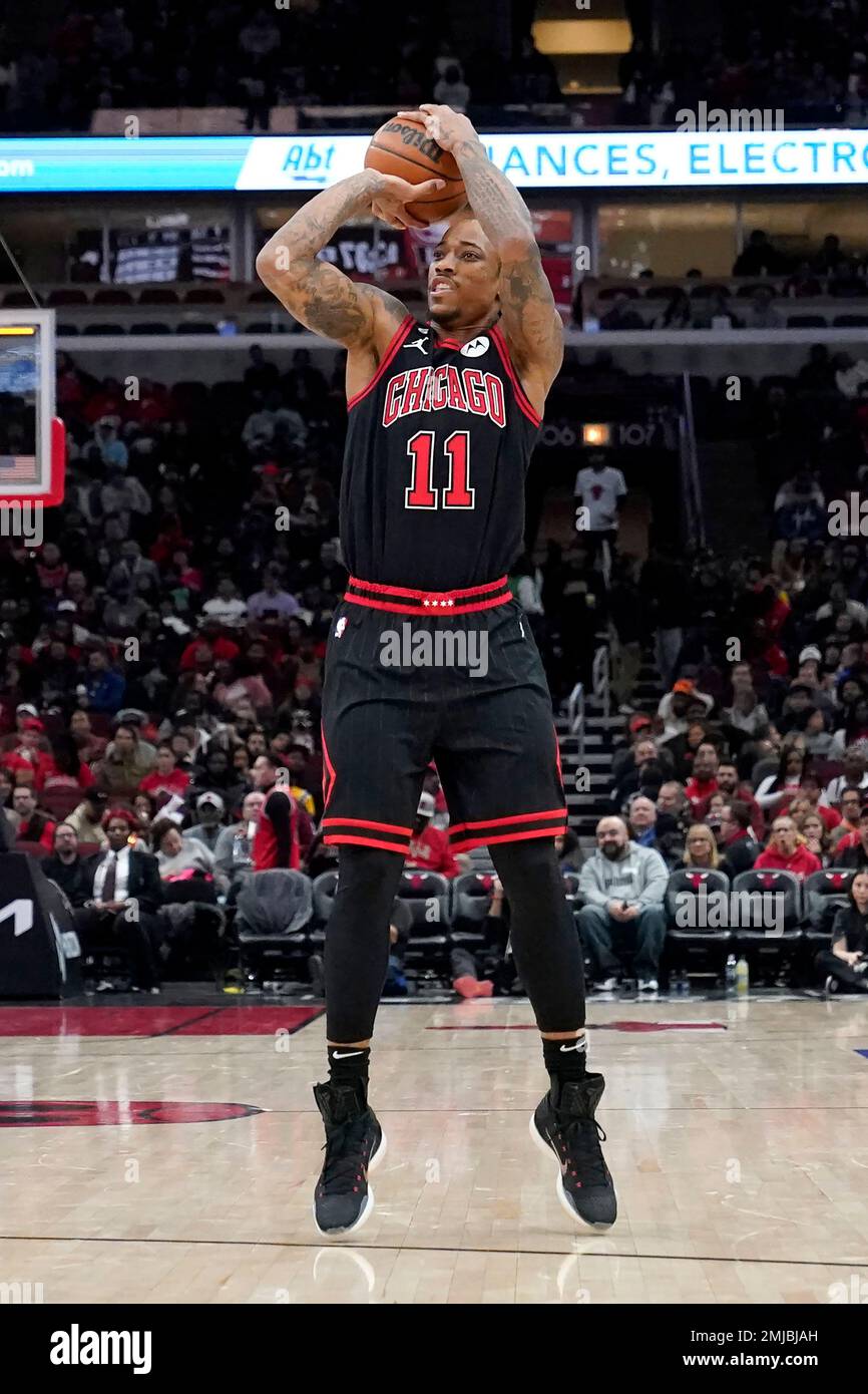 Chicago Bulls' DeMar DeRozan shoots during an NBA basketball game ...