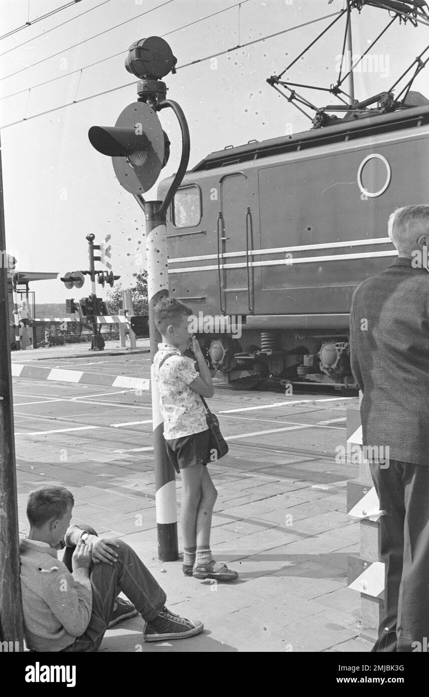 Netherlands History: The AHOB railroad crossing / installation at ...