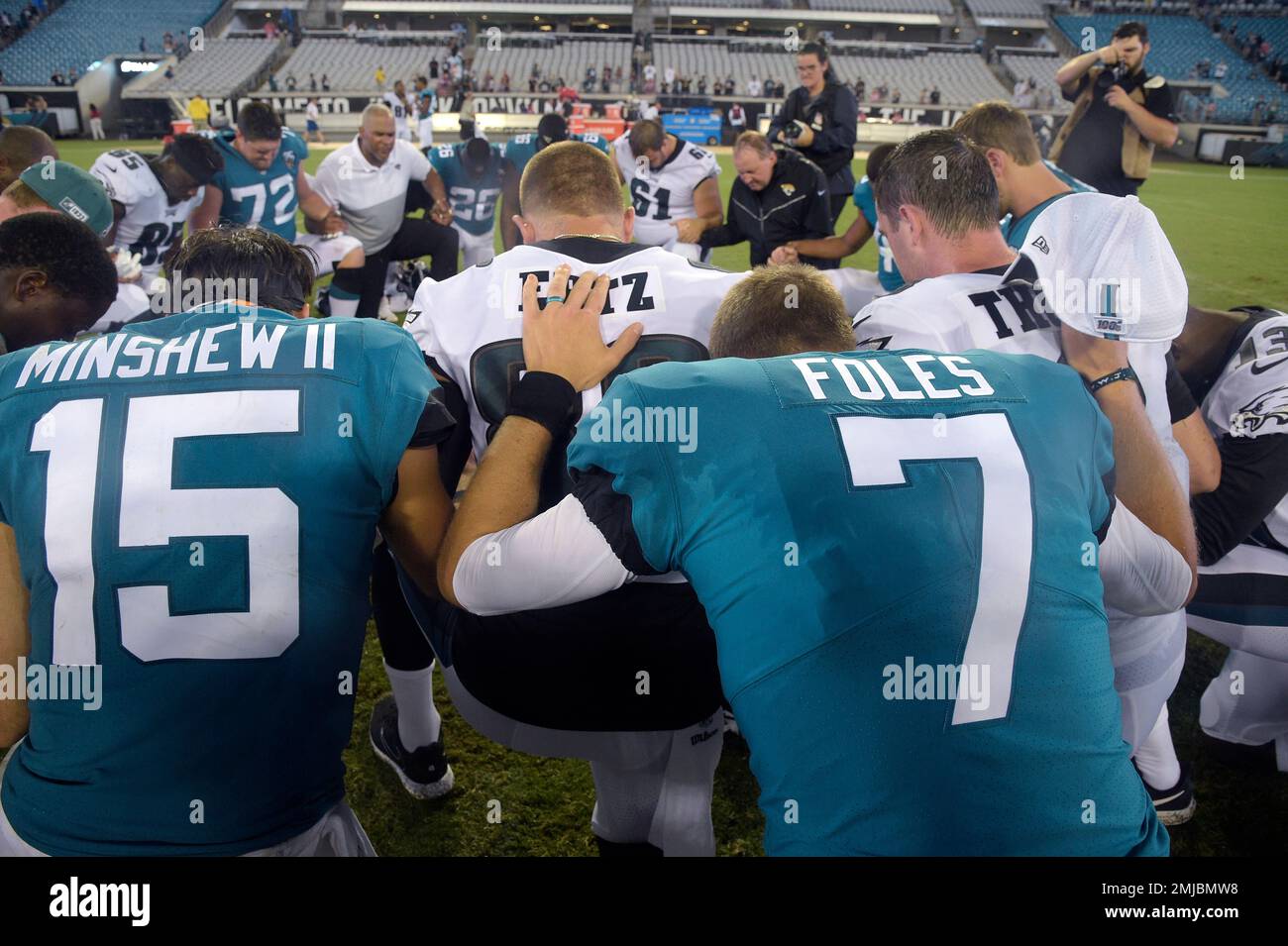 Jacksonville Jaguars quarterback Nick Foles (7) and quarterback Gardner ...