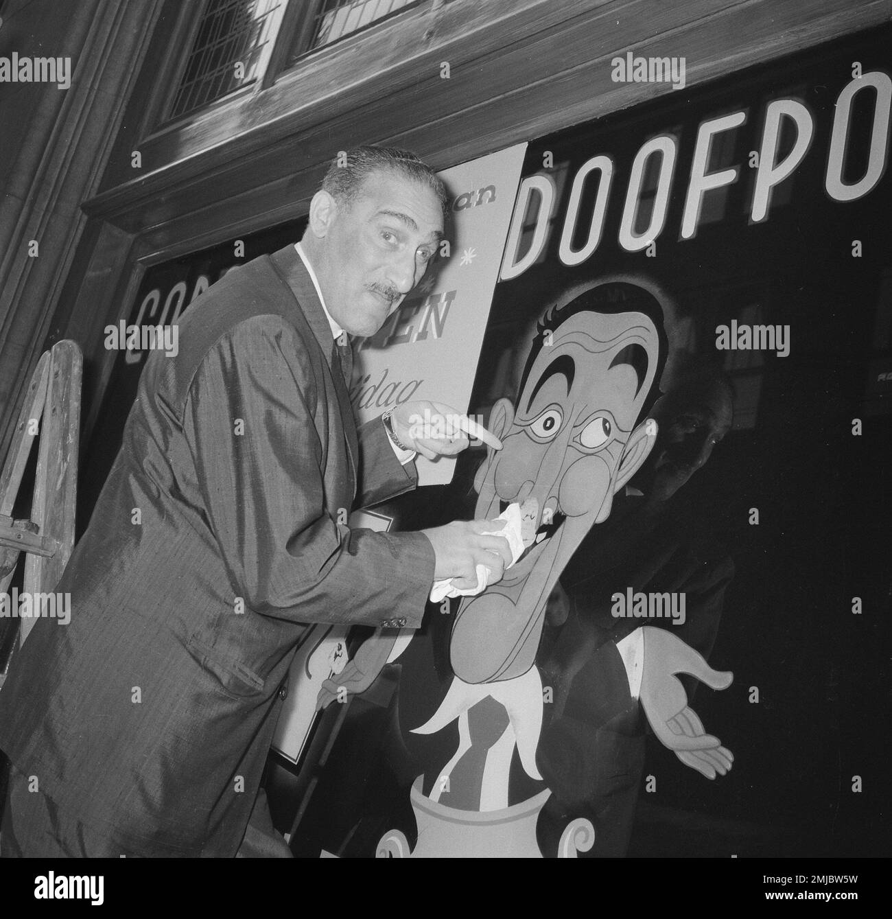 Cabaret de doofpot hi-res stock photography and images - Alamy