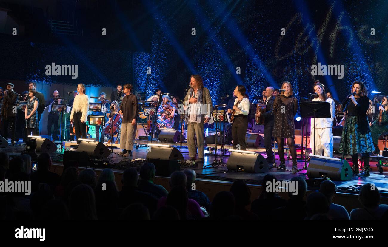 Alyn cosker hi-res stock photography and images - Alamy