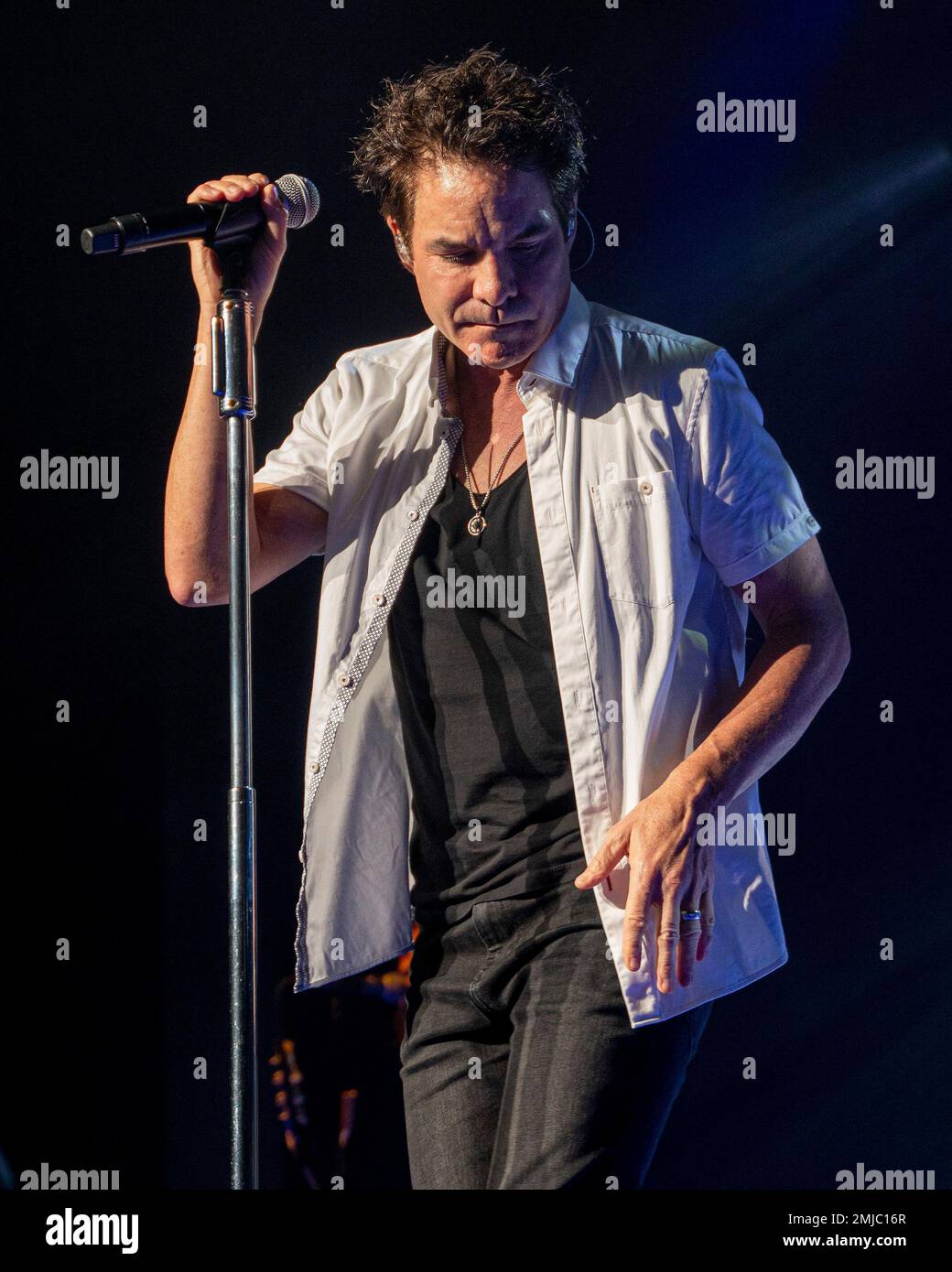 Train lead vocalist Pat Monahan performs with the band at the Xfinity ...