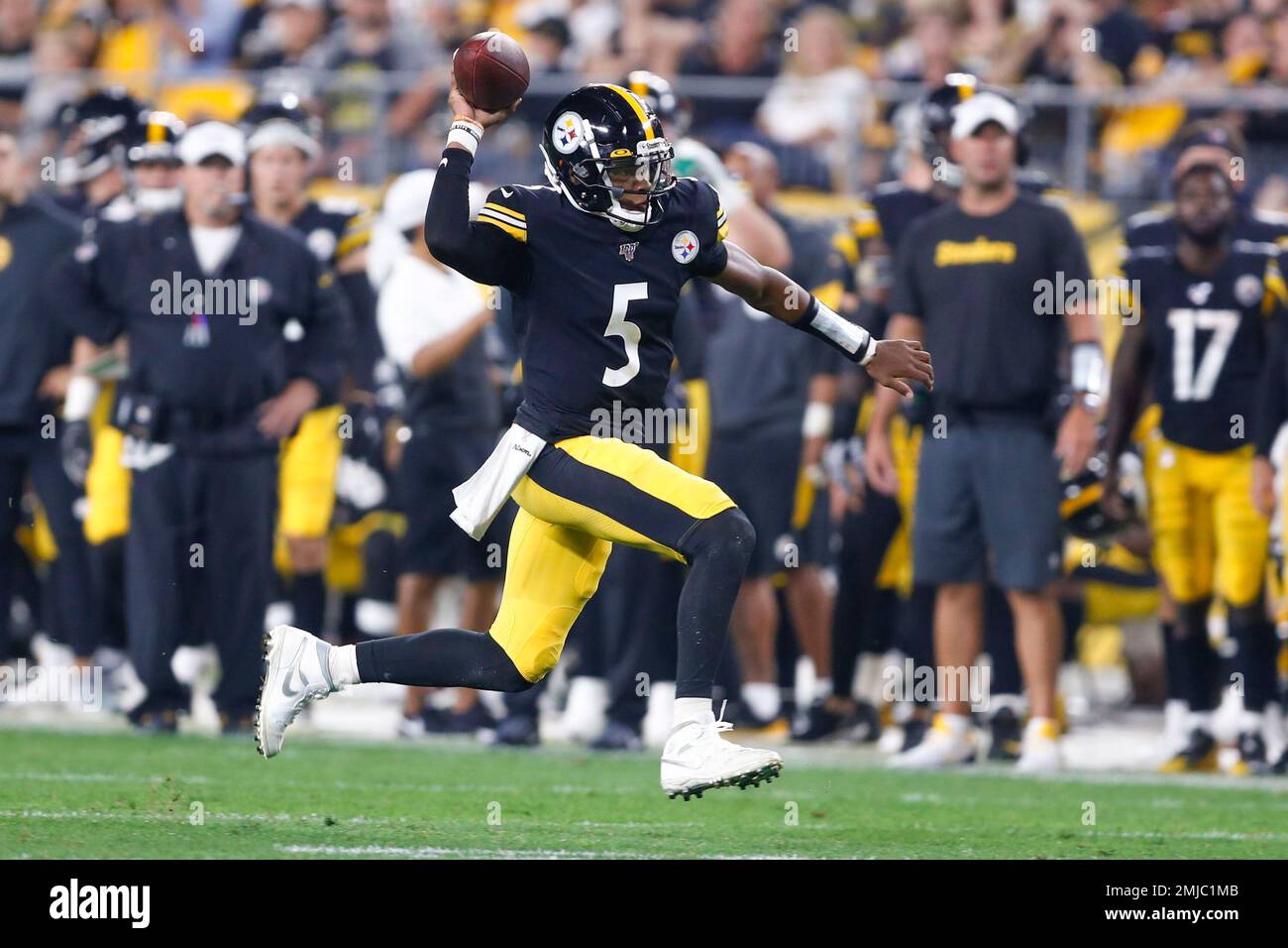 Pittsburgh Steelers quarterback Joshua Dobbs (5) scrambles against the ...