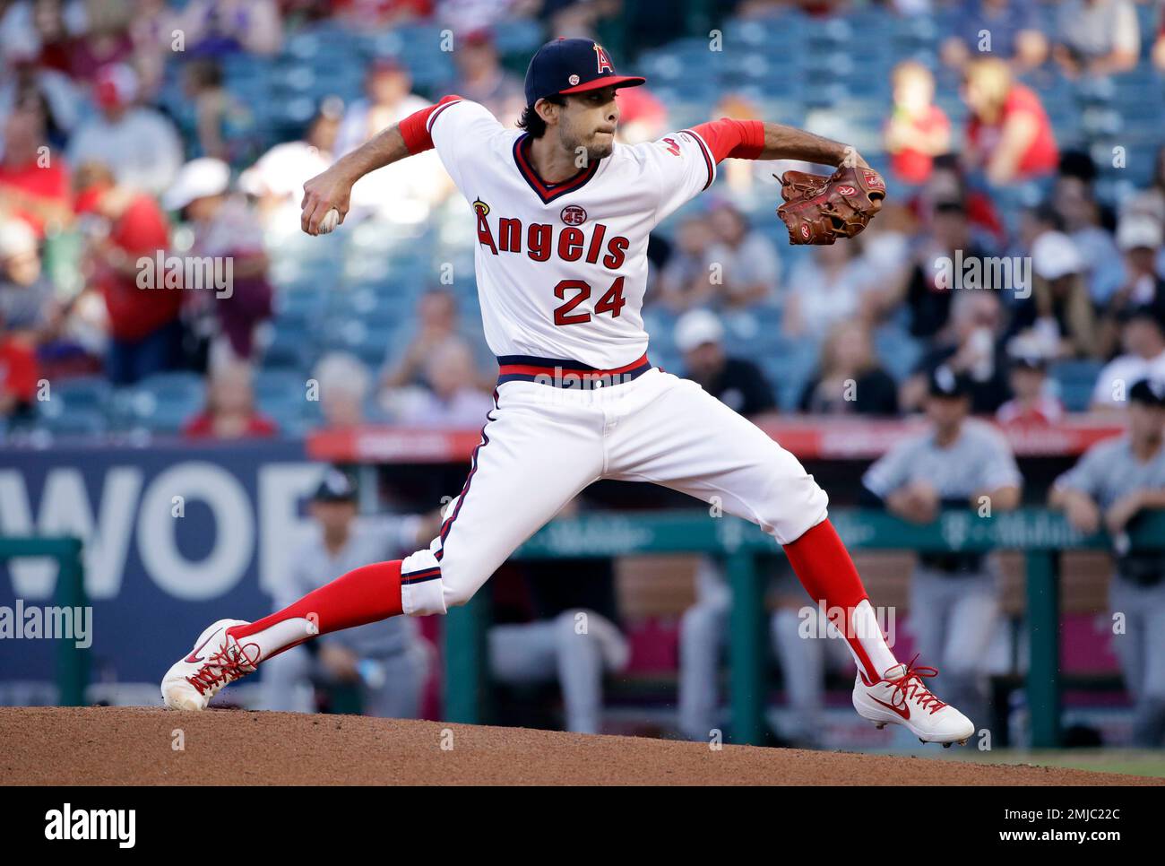 Los Angeles Angels starting pitcher Noe Ramirez throws to a Chicago ...