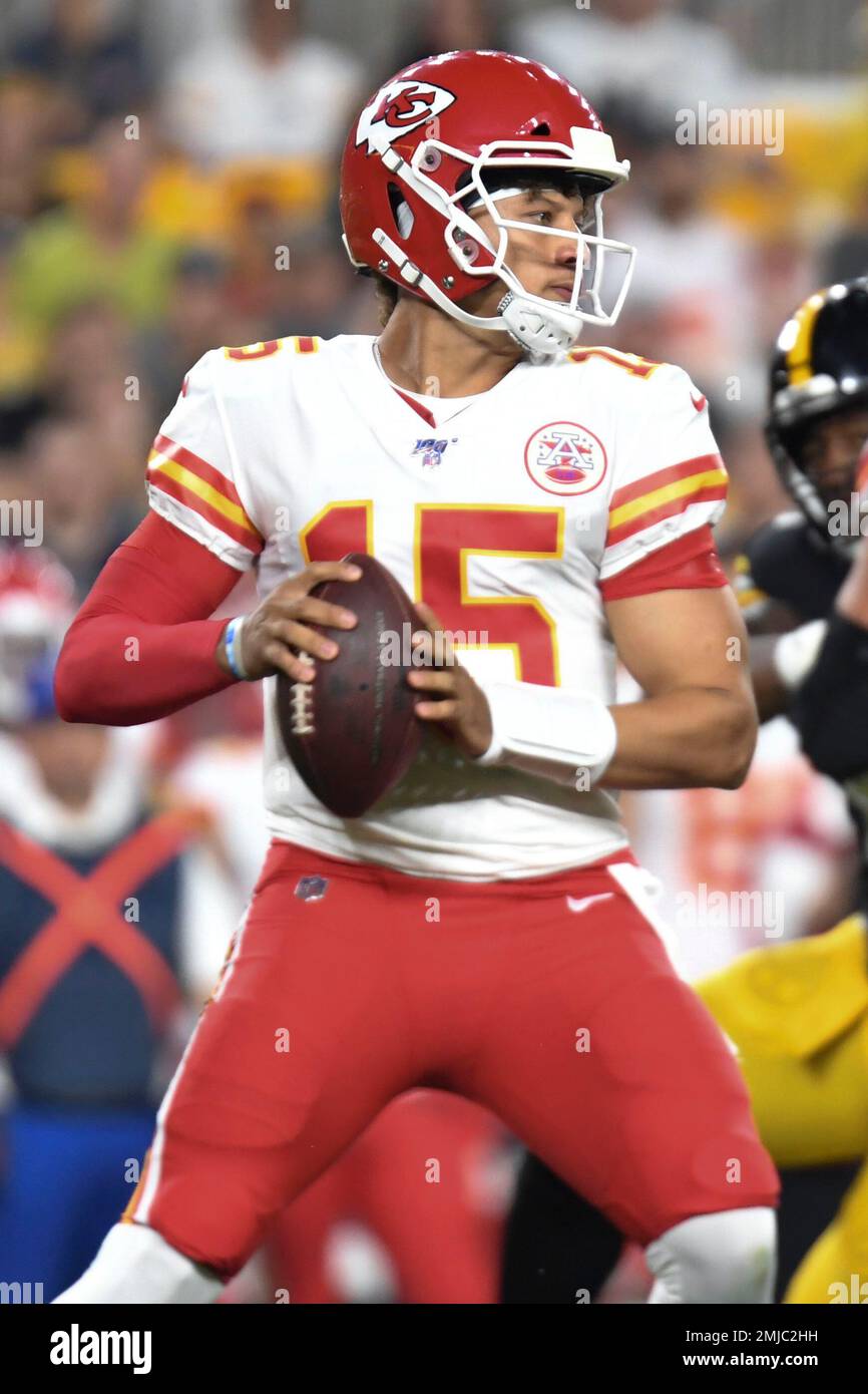 Kansas City Chiefs quarterback Patrick Mahomes (15) passes in the first ...