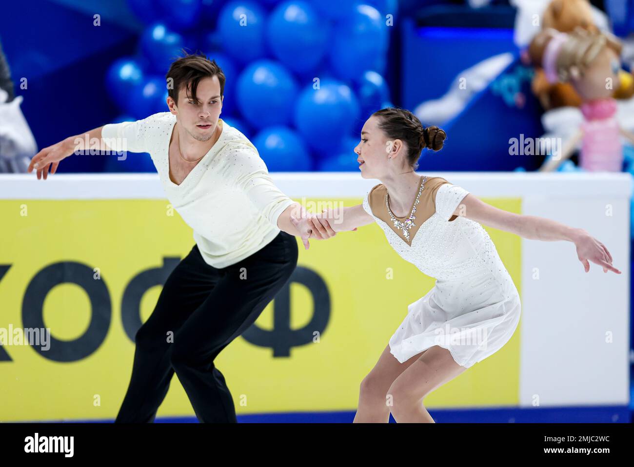 USSIA, MOSCOW - JANUARY 22, 2023: Pair skaters Yasmina Kadyrova and ...