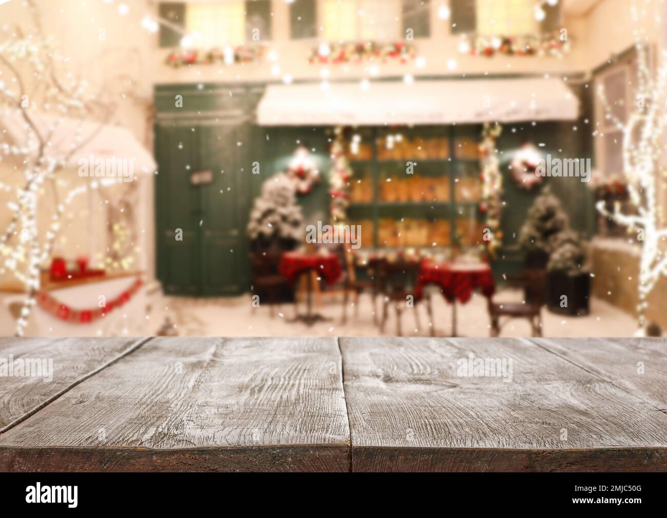 Cafe holiday window display hi-res stock photography and images - Alamy