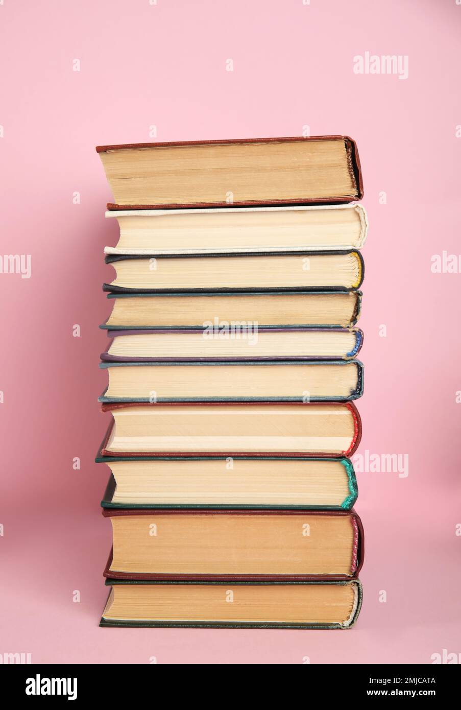Pink books on bookshelf hi-res stock photography and images - Alamy
